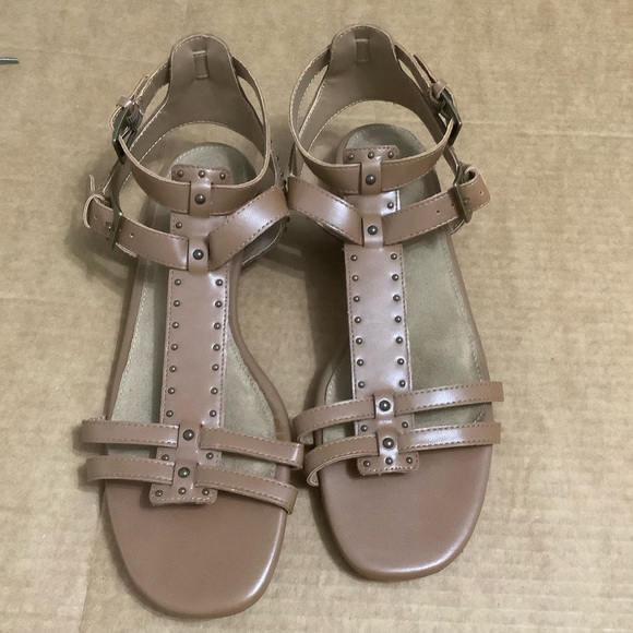 AEROSOLES | Shoes | Aerosolses Tan Gladiator Flat Sandals 85 | Poshmark